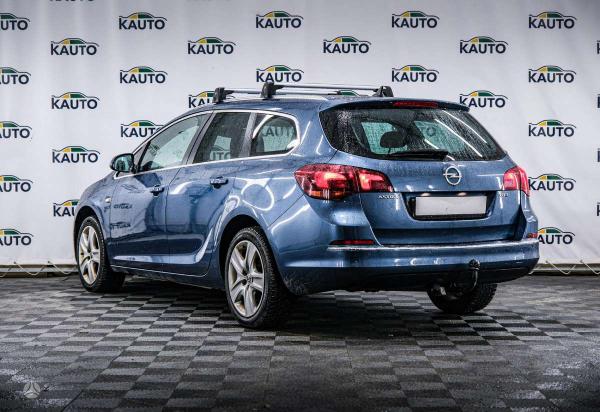 Blue Opel Astra 2015 in Kaunas, with an engine capacity of 1.60 L and mileage of 224 thousand km for 5290 €, photo 4 on AUTOMOTO.COM.LV