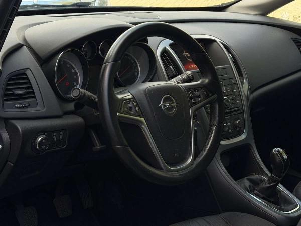 Blue Opel Astra 2015 in Marijampole, with an engine capacity of 1.36 L and mileage of 340 thousand km for 3000 €, photo 9 on AUTOMOTO.COM.LV