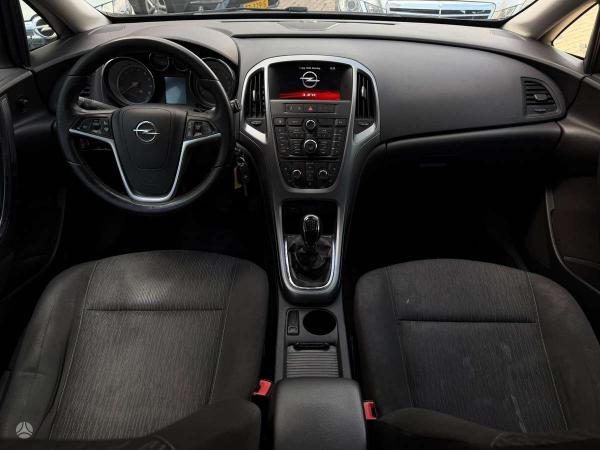 Blue Opel Astra 2015 in Marijampole, with an engine capacity of 1.36 L and mileage of 340 thousand km for 3000 €, photo 10 on AUTOMOTO.COM.LV