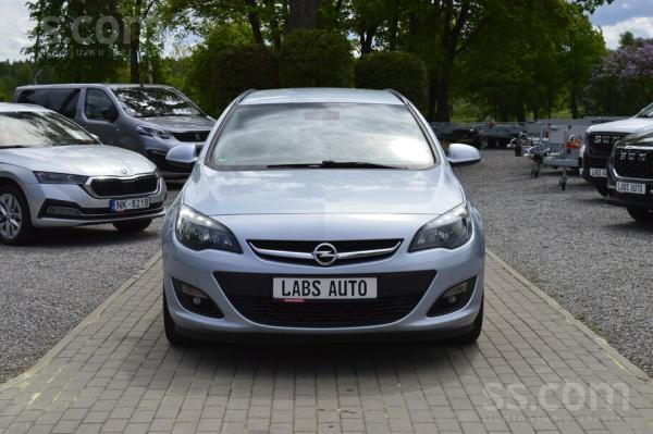 Blue Opel Astra 2016 in Tukums, with an engine capacity of 1.40 L and mileage of 170 thousand km for 6595 €, photo 2 on AUTOMOTO.COM.LV