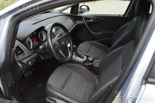 Blue Opel Astra 2016 in Tukums, with an engine capacity of 1.40 L and mileage of 170 thousand km for 6595 €, photo 8 on AUTOMOTO.COM.LV