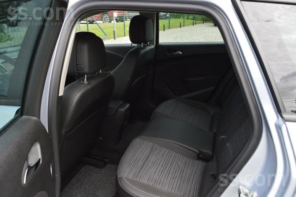 Blue Opel Astra 2016 in Tukums, with an engine capacity of 1.40 L and mileage of 170 thousand km for 6595 €, photo 9 on AUTOMOTO.COM.LV