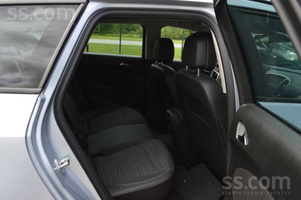 Blue Opel Astra 2016 in Tukums, with an engine capacity of 1.40 L and mileage of 170 thousand km for 6595 €, photo 10 on AUTOMOTO.COM.LV