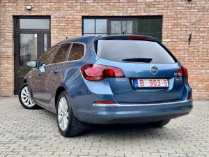 Blue Opel Astra 2016 in Riga, with an engine capacity of 1.60 L and mileage of 230 thousand km for 5300 €, photo 7 on AUTOMOTO.COM.LV