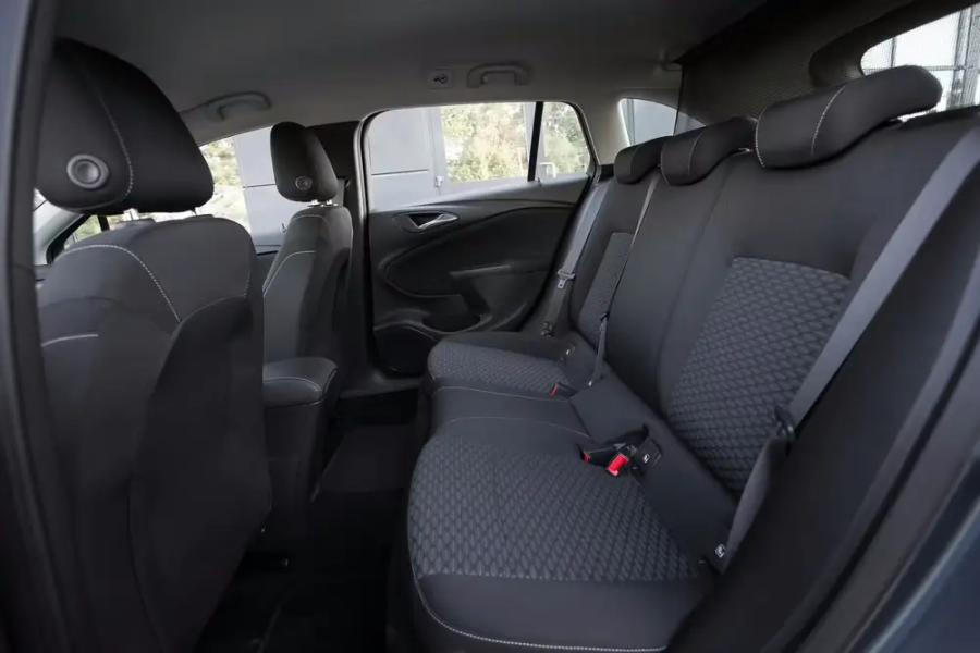 Zils Opel Astra 2016 Jelgava, ar dzinēja tilpumu 1.60 L un nobraukumu 220 tūkst. km par 6990 €, foto 14 vietnē AUTOMOTO.COM.LV
