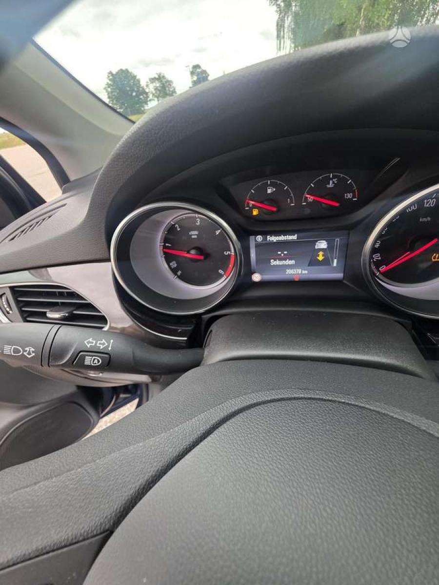 Blue Opel Astra 2016 in Marijampole, with an engine capacity of 1.60 L and mileage of 206 thousand km for 5450 €, photo 7 on AUTOMOTO.COM.LV