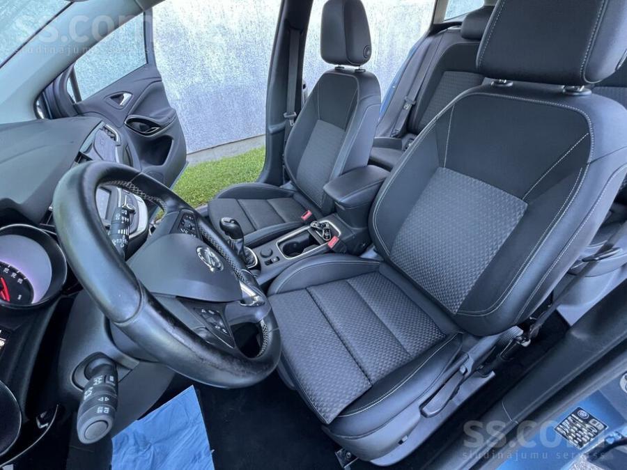 Blue Opel Astra 2016 in Liepaja, with an engine capacity of 1.60 L and mileage of 255 thousand km for 6150 €, photo 28 on AUTOMOTO.COM.LV