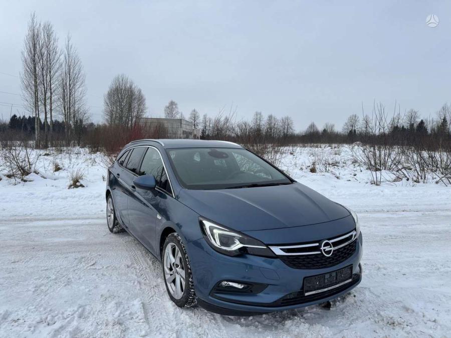 Blue Opel Astra 2017 in Panevezys, with an engine capacity of 1.60 L and mileage of 71 thousand km for 5350 €, photo 3 on AUTOMOTO.COM.LV