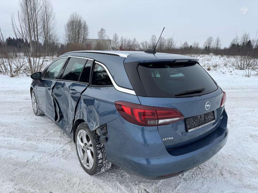 Blue Opel Astra 2017 in Panevezys, with an engine capacity of 1.60 L and mileage of 71 thousand km for 5350 €, photo 7 on AUTOMOTO.COM.LV