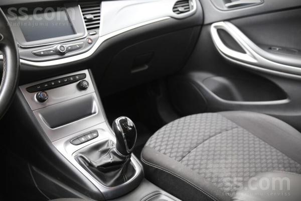 Blue Opel Astra 2017 in Riga, with an engine capacity of 1.60 L and mileage of 259 thousand km for 5795 €, photo 9 on AUTOMOTO.COM.LV