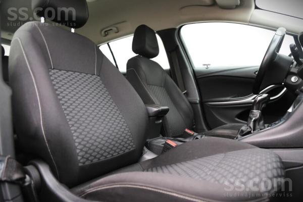 Blue Opel Astra 2017 in Riga, with an engine capacity of 1.60 L and mileage of 259 thousand km for 5795 €, photo 10 on AUTOMOTO.COM.LV