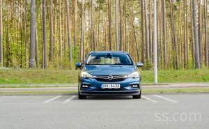 Blue Opel Astra 2017 in Riga, with an engine capacity of 1.60 L and mileage of 288 thousand km for 5690 €, photo 4 on AUTOMOTO.COM.LV