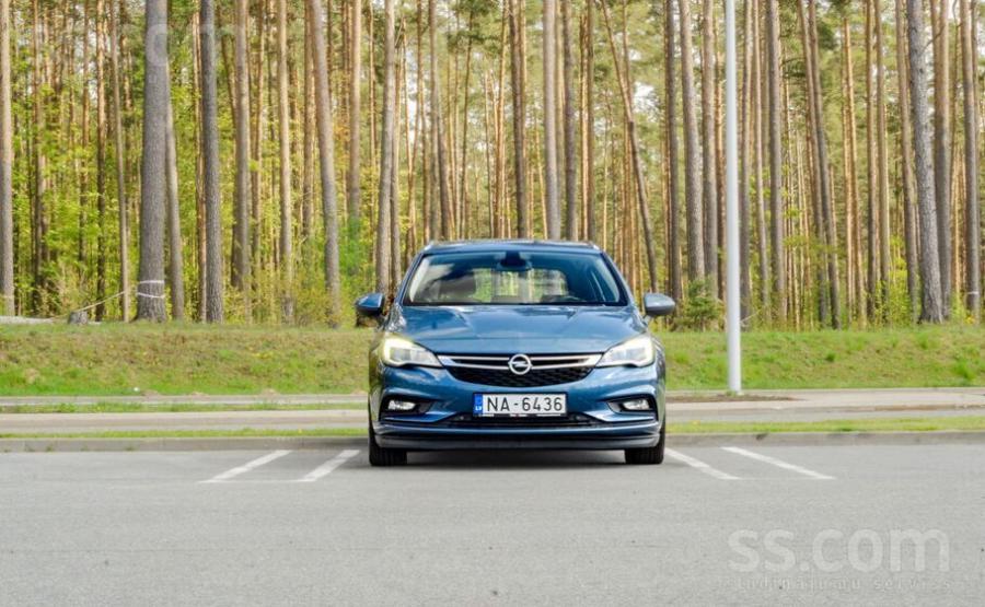 Blue Opel Astra 2017 in Riga, with an engine capacity of 1.60 L and mileage of 288 thousand km for 5690 €, photo 4 on AUTOMOTO.COM.LV