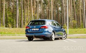 Blue Opel Astra 2017 in Riga, with an engine capacity of 1.60 L and mileage of 288 thousand km for 5690 €, photo 6 on AUTOMOTO.COM.LV