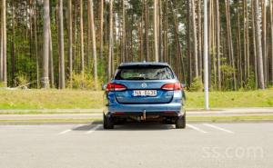 Blue Opel Astra 2017 in Riga, with an engine capacity of 1.60 L and mileage of 288 thousand km for 5690 €, photo 7 on AUTOMOTO.COM.LV