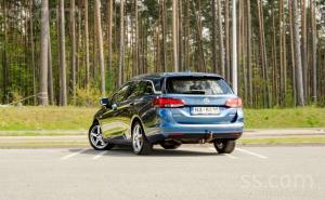 Blue Opel Astra 2017 in Riga, with an engine capacity of 1.60 L and mileage of 288 thousand km for 5690 €, photo 8 on AUTOMOTO.COM.LV