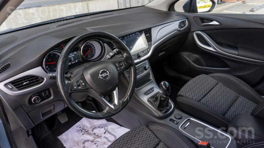 Blue Opel Astra 2017 in Riga, with an engine capacity of 1.60 L and mileage of 288 thousand km for 5690 €, photo 10 on AUTOMOTO.COM.LV