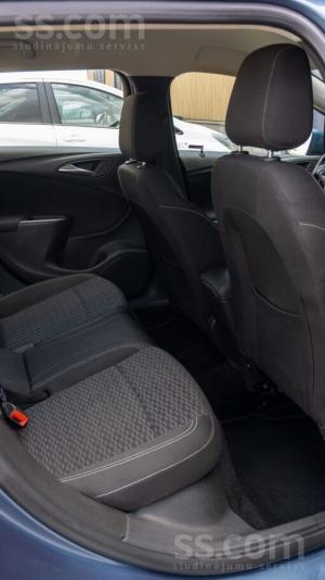 Blue Opel Astra 2017 in Riga, with an engine capacity of 1.60 L and mileage of 288 thousand km for 5690 €, photo 25 on AUTOMOTO.COM.LV
