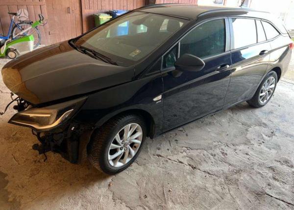Zils Opel Astra 2018 Marijampole, ar dzinēja tilpumu 1.00 L un nobraukumu 120 tūkst. km par 3200 €, foto 2 vietnē AUTOMOTO.COM.LV