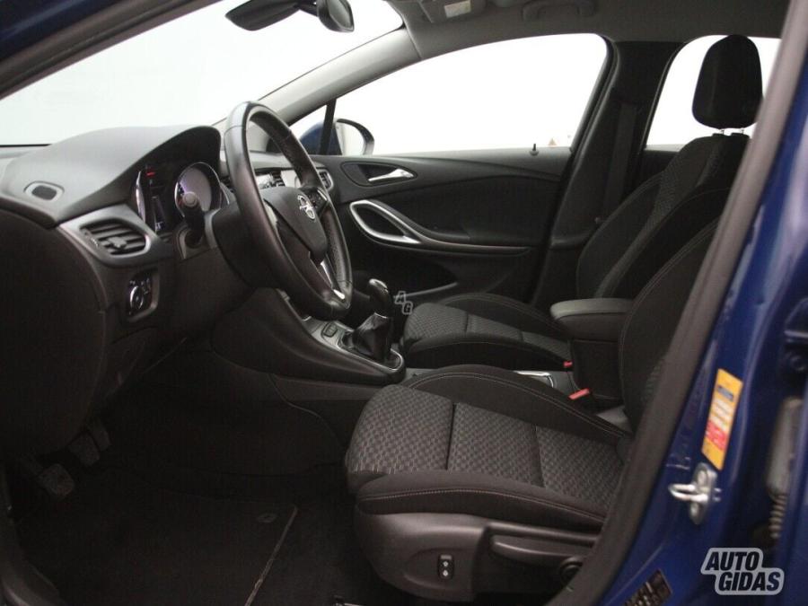 Blue Opel Astra 2018 in Vilnius, with an engine capacity of 1.60 L and mileage of 171 thousand km for 7999 €, photo 4 on AUTOMOTO.COM.LV