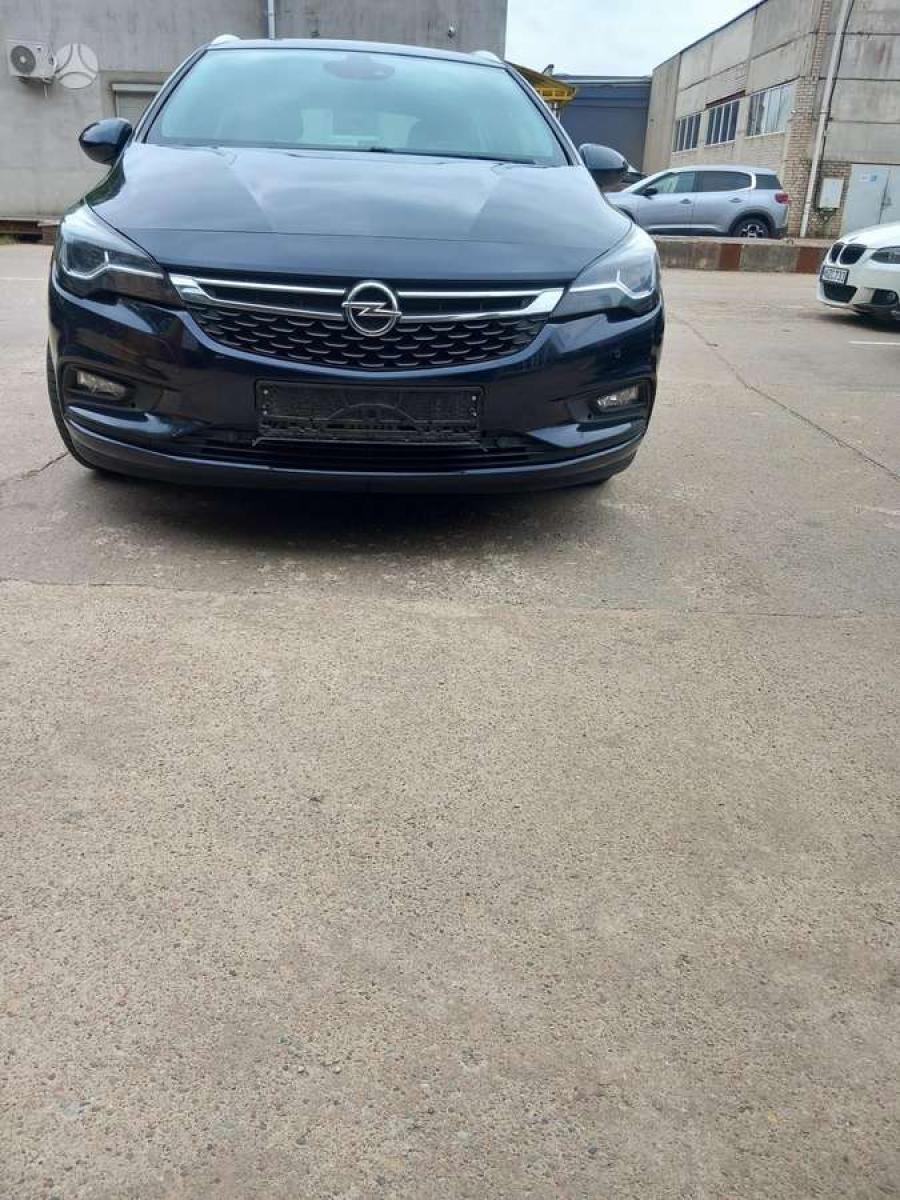 Blue Opel Astra 2018 in Vilnius, with an engine capacity of 1.60 L and mileage of 233 thousand km for 10300 €, photo 1 on AUTOMOTO.COM.LV