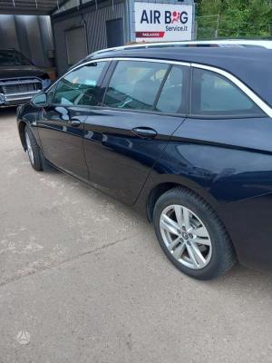 Blue Opel Astra 2018 in Vilnius, with an engine capacity of 1.60 L and mileage of 233 thousand km for 10300 €, photo 3 on AUTOMOTO.COM.LV