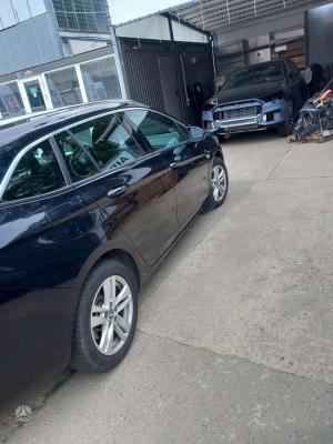 Blue Opel Astra 2018 in Vilnius, with an engine capacity of 1.60 L and mileage of 233 thousand km for 10300 €, photo 4 on AUTOMOTO.COM.LV