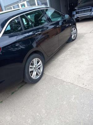 Blue Opel Astra 2018 in Vilnius, with an engine capacity of 1.60 L and mileage of 233 thousand km for 10300 €, photo 5 on AUTOMOTO.COM.LV