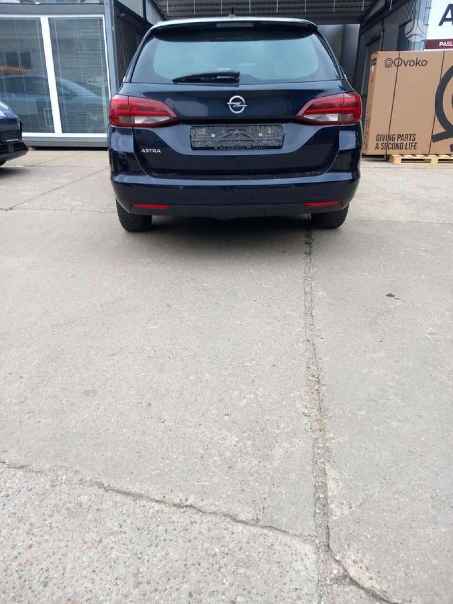 Blue Opel Astra 2018 in Vilnius, with an engine capacity of 1.60 L and mileage of 233 thousand km for 10300 €, photo 6 on AUTOMOTO.COM.LV
