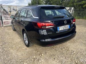 Blue Opel Astra 2018 in Kaunas, with an engine capacity of 1.60 L and mileage of 136 thousand km for 6850 €, photo 7 on AUTOMOTO.COM.LV