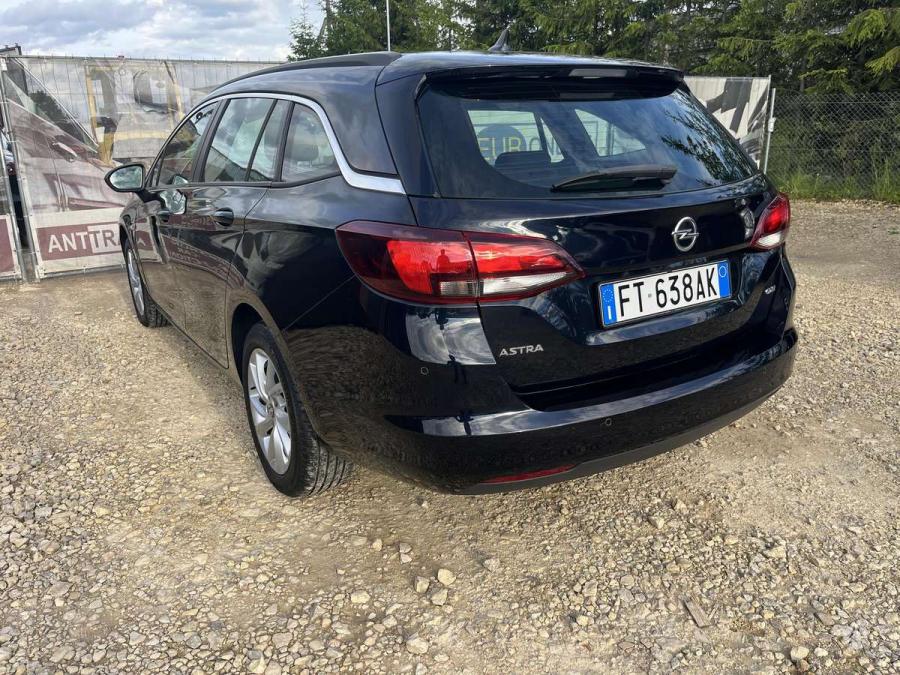 Blue Opel Astra 2018 in Kaunas, with an engine capacity of 1.60 L and mileage of 136 thousand km for 6850 €, photo 7 on AUTOMOTO.COM.LV