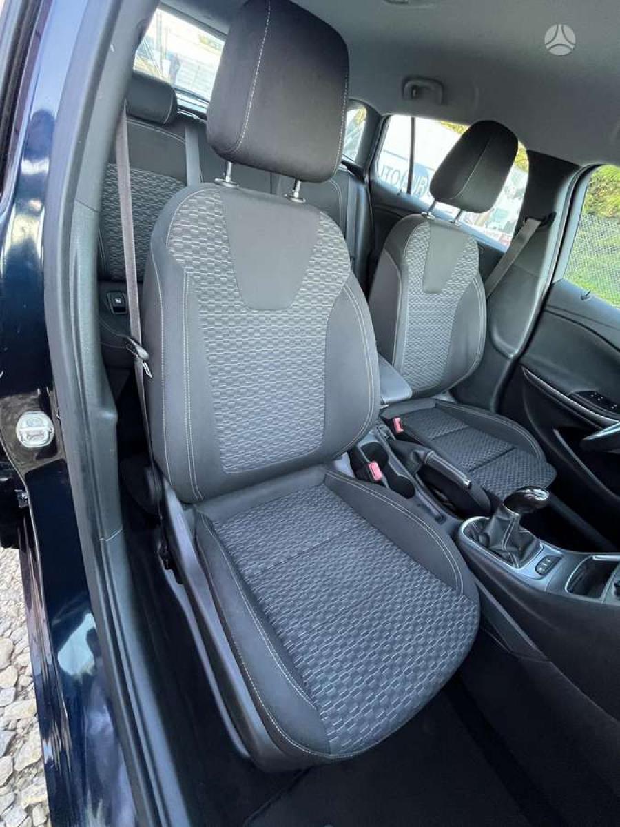 Blue Opel Astra 2018 in Kaunas, with an engine capacity of 1.60 L and mileage of 136 thousand km for 6850 €, photo 11 on AUTOMOTO.COM.LV
