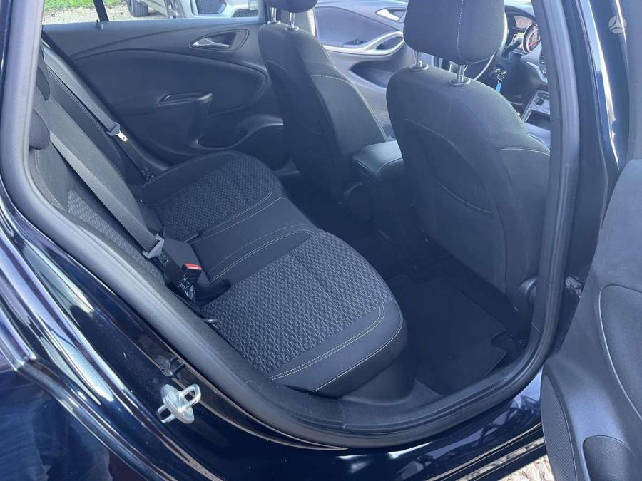 Blue Opel Astra 2018 in Kaunas, with an engine capacity of 1.60 L and mileage of 136 thousand km for 6850 €, photo 15 on AUTOMOTO.COM.LV
