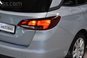 Blue Opel Astra 2019 in Riga, with an engine capacity of 1.40 L and mileage of 129 thousand km for 12990 €, photo 10 on AUTOMOTO.COM.LV