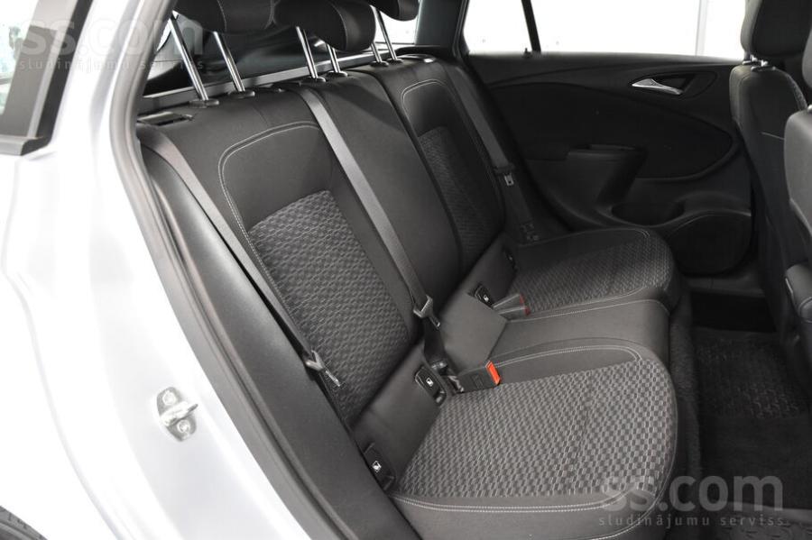 Blue Opel Astra 2019 in Riga, with an engine capacity of 1.40 L and mileage of 129 thousand km for 12990 €, photo 17 on AUTOMOTO.COM.LV