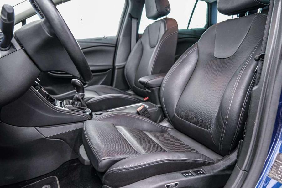 Blue Opel Astra 2020 in Kaunas, with an engine capacity of 1.20 L and mileage of 178 thousand km for 8290 €, photo 7 on AUTOMOTO.COM.LV
