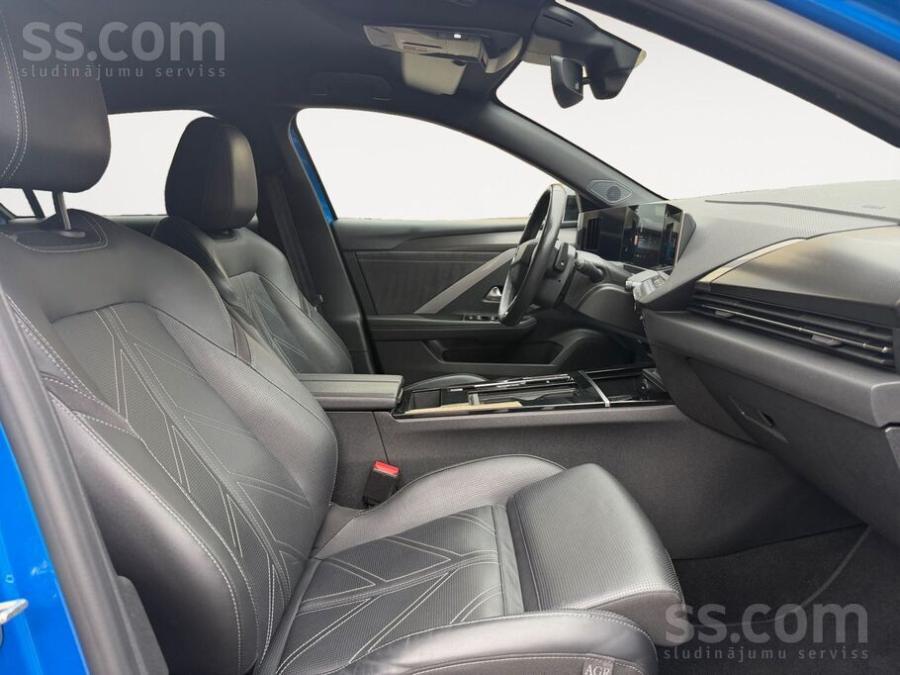 Blue Opel Astra 2023 in Riga, with an engine capacity of 1.50 L and mileage of 147 thousand km for 17900 €, photo 7 on AUTOMOTO.COM.LV