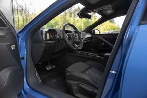 Blue Opel Astra 2024 in Vilnius, with an engine capacity of 1.50 L and mileage of 64 thousand km for 15250 €, photo 15 on AUTOMOTO.COM.LV