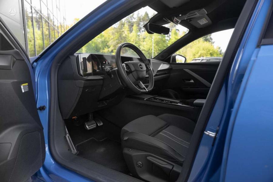 Blue Opel Astra 2024 in Vilnius, with an engine capacity of 1.50 L and mileage of 64 thousand km for 15250 €, photo 15 on AUTOMOTO.COM.LV