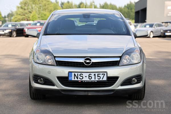 Brown Opel Astra 2010 in Jelgava, with an engine capacity of 1.70 L and mileage of 0 thousand km for 1990 €, photo 2 on AUTOMOTO.COM.LV