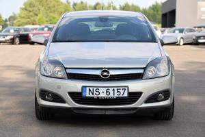 Brown Opel Astra 2010 in Jelgava, with an engine capacity of 1.70 L and mileage of 322 thousand km for 1990 €, photo 3 on AUTOMOTO.COM.LV