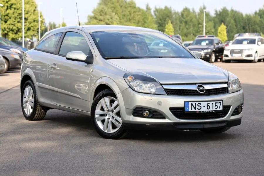 Brown Opel Astra 2010 in Jelgava, with an engine capacity of 1.70 L and mileage of 322 thousand km for 1990 €, photo 4 on AUTOMOTO.COM.LV