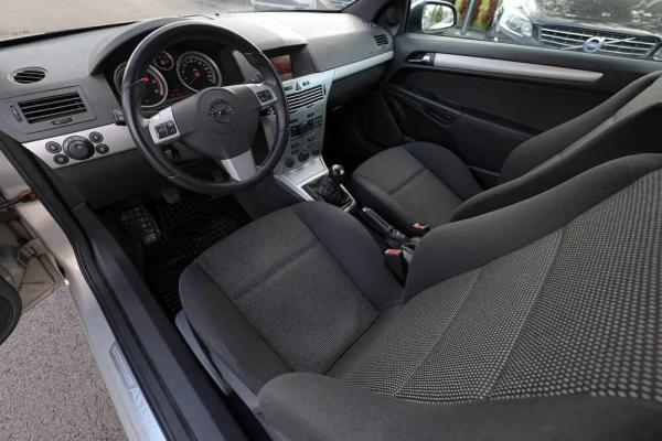 Brūns Opel Astra 2010 Jelgava, ar dzinēja tilpumu 1.70 L un nobraukumu 322 tūkst. km par 1990 €, foto 8 vietnē AUTOMOTO.COM.LV