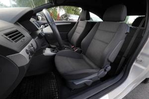 Brown Opel Astra 2010 in Jelgava, with an engine capacity of 1.70 L and mileage of 322 thousand km for 1990 €, photo 10 on AUTOMOTO.COM.LV
