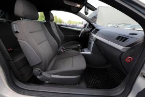 Brown Opel Astra 2010 in Jelgava, with an engine capacity of 1.70 L and mileage of 322 thousand km for 1990 €, photo 12 on AUTOMOTO.COM.LV
