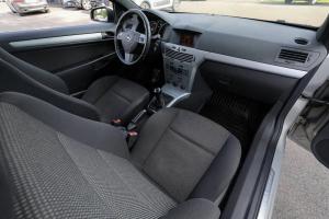 Brown Opel Astra 2010 in Jelgava, with an engine capacity of 1.70 L and mileage of 322 thousand km for 1990 €, photo 13 on AUTOMOTO.COM.LV
