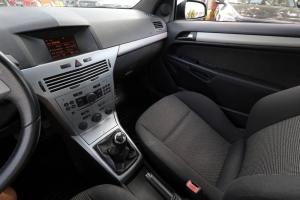 Brown Opel Astra 2010 in Jelgava, with an engine capacity of 1.70 L and mileage of 322 thousand km for 1990 €, photo 18 on AUTOMOTO.COM.LV