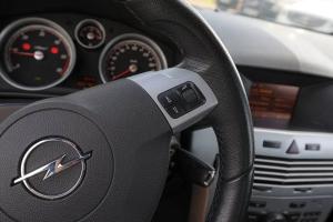 Brown Opel Astra 2010 in Jelgava, with an engine capacity of 1.70 L and mileage of 322 thousand km for 1990 €, photo 19 on AUTOMOTO.COM.LV