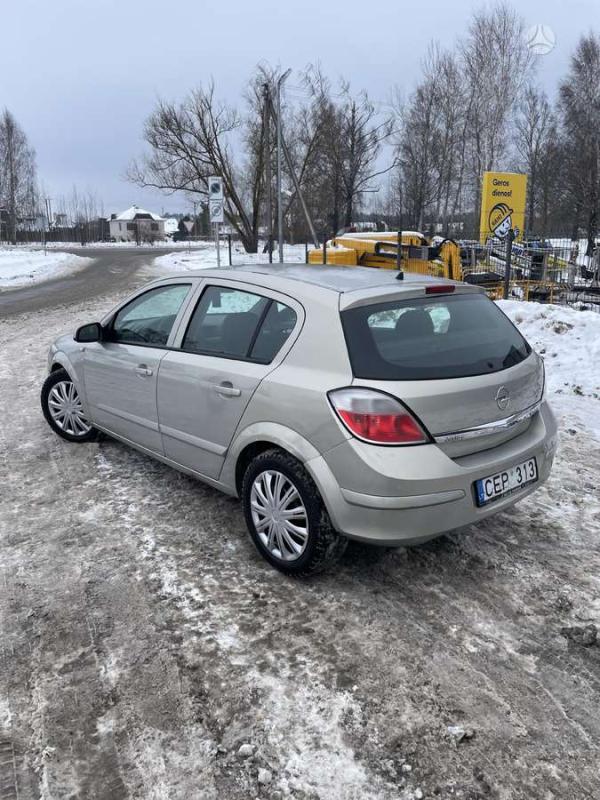 Brown Opel Astra 2006 in Taurage, with an engine capacity of 1.60 L and mileage of 228 thousand km for 666 €, photo 3 on AUTOMOTO.COM.LV