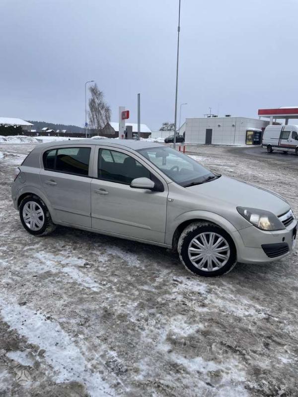 Brown Opel Astra 2006 in Taurage, with an engine capacity of 1.60 L and mileage of 228 thousand km for 666 €, photo 4 on AUTOMOTO.COM.LV